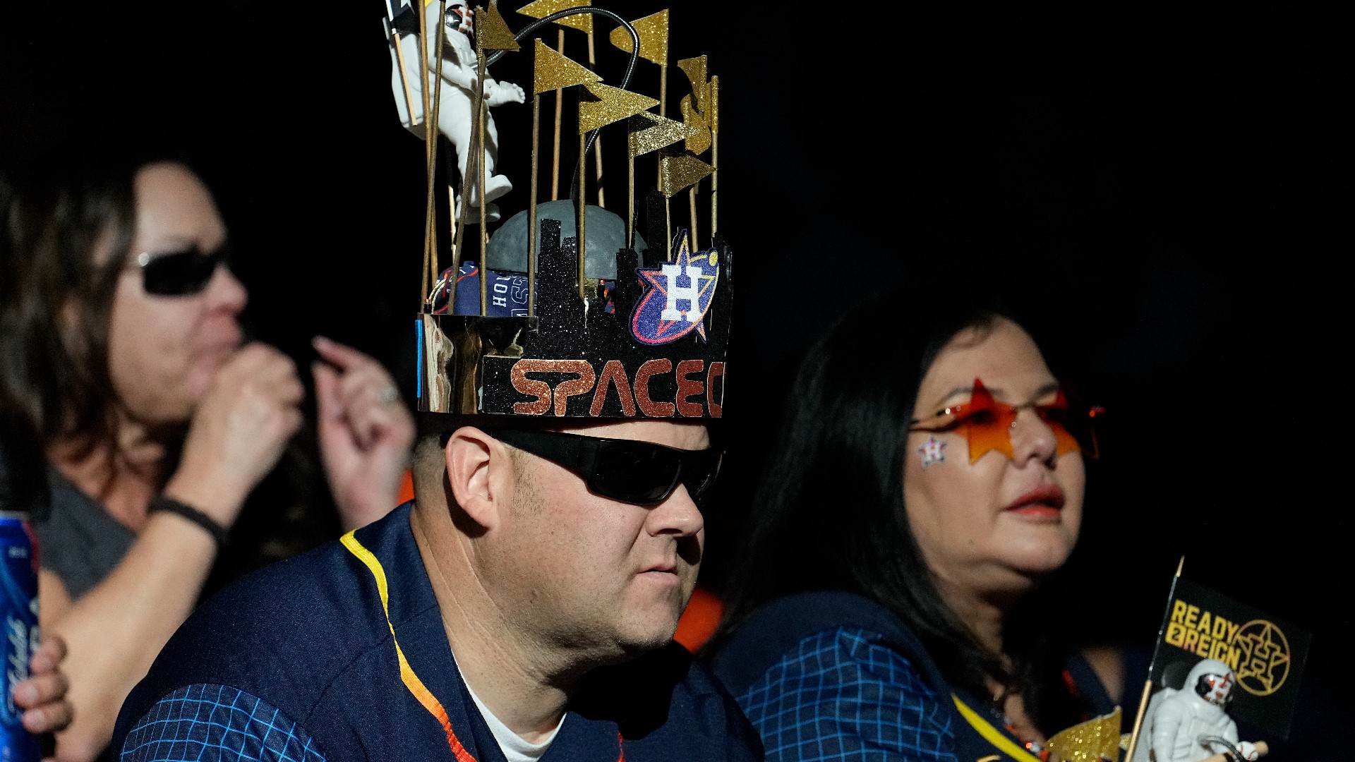 Look at these dejected Astros fan photos from Game 2 of the ALCS | wfaa.com