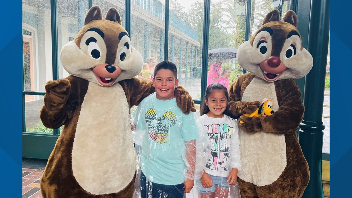 Disney characters visiting kids stuck hotels during Hurricane Ian ...