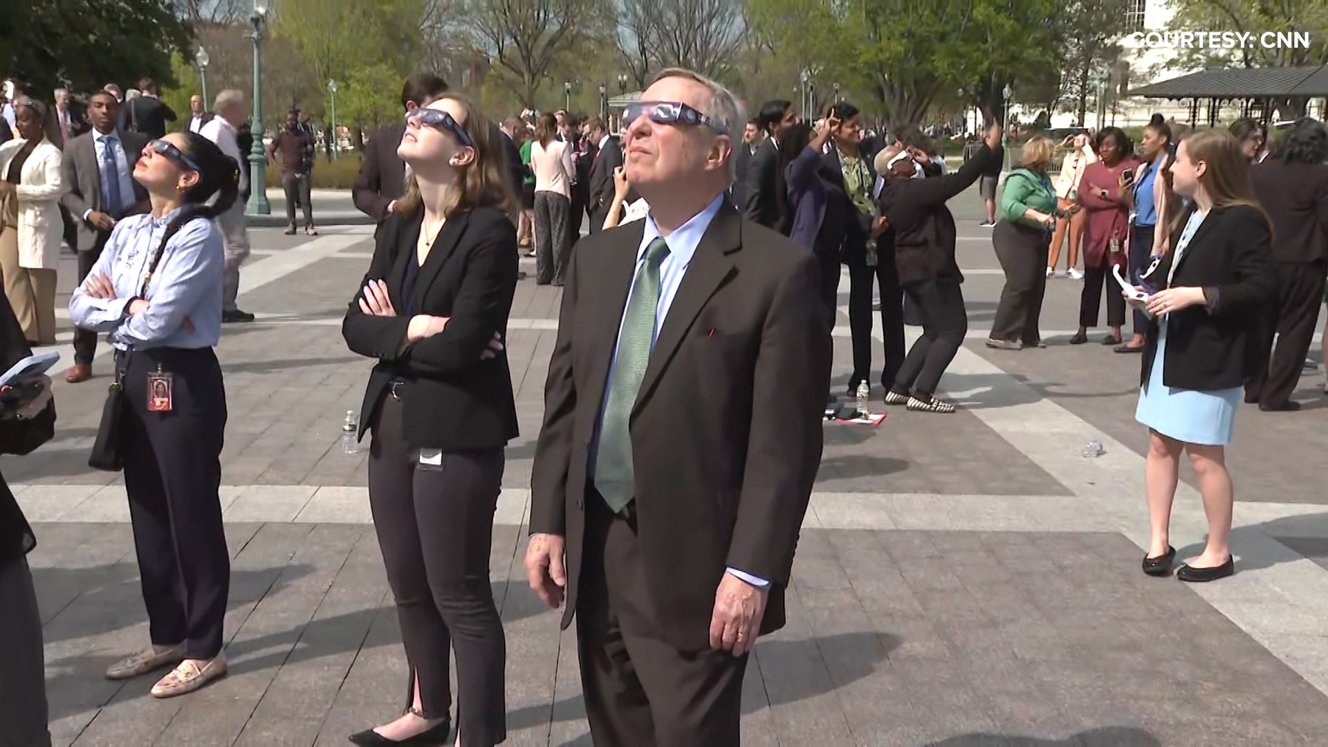 Senators gather with staff to watch Monday's total solar eclipse | wfaa.com