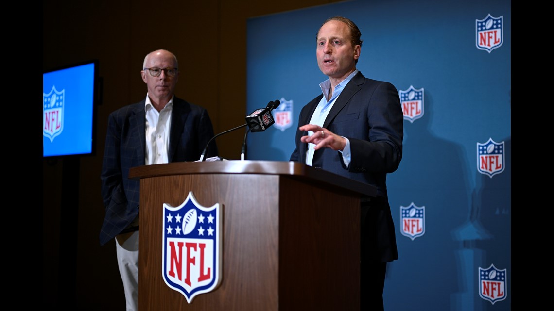 NFL owners approve rule to ban hip-drop tackle | wfaa.com
