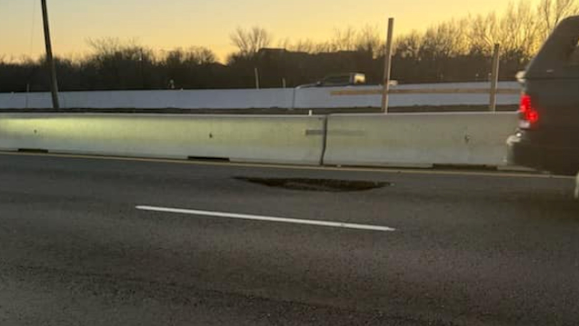 Traffic Alert: Large pothole shuts down U.S. 287 in Arlington | wfaa.com