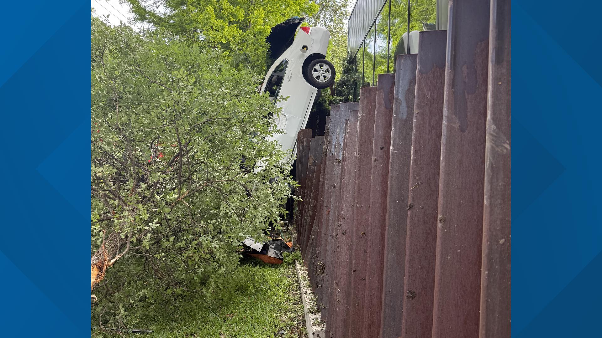 Dallas firefighters rescue driver after car crashes vertically between ...