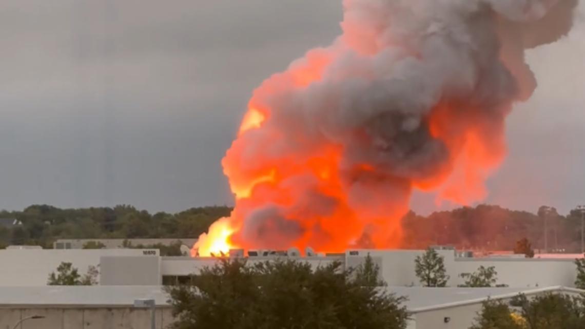 Frisco, Texas chemical fire reported at pool supply business | wfaa.com