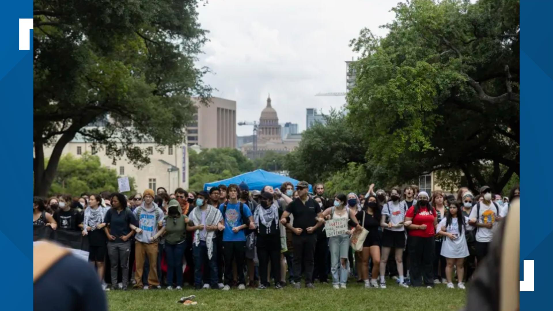Faculty petition to hold no-confidence vote in UT-Austin president ...