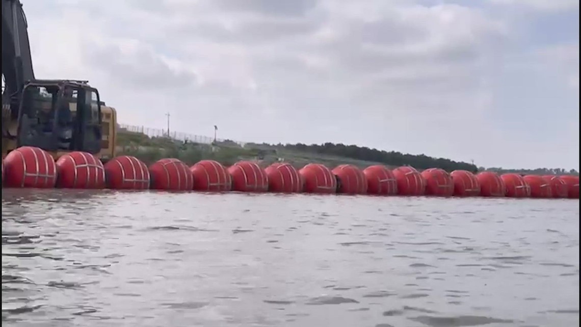Border buoys installed on the Rio Grande | wfaa.com