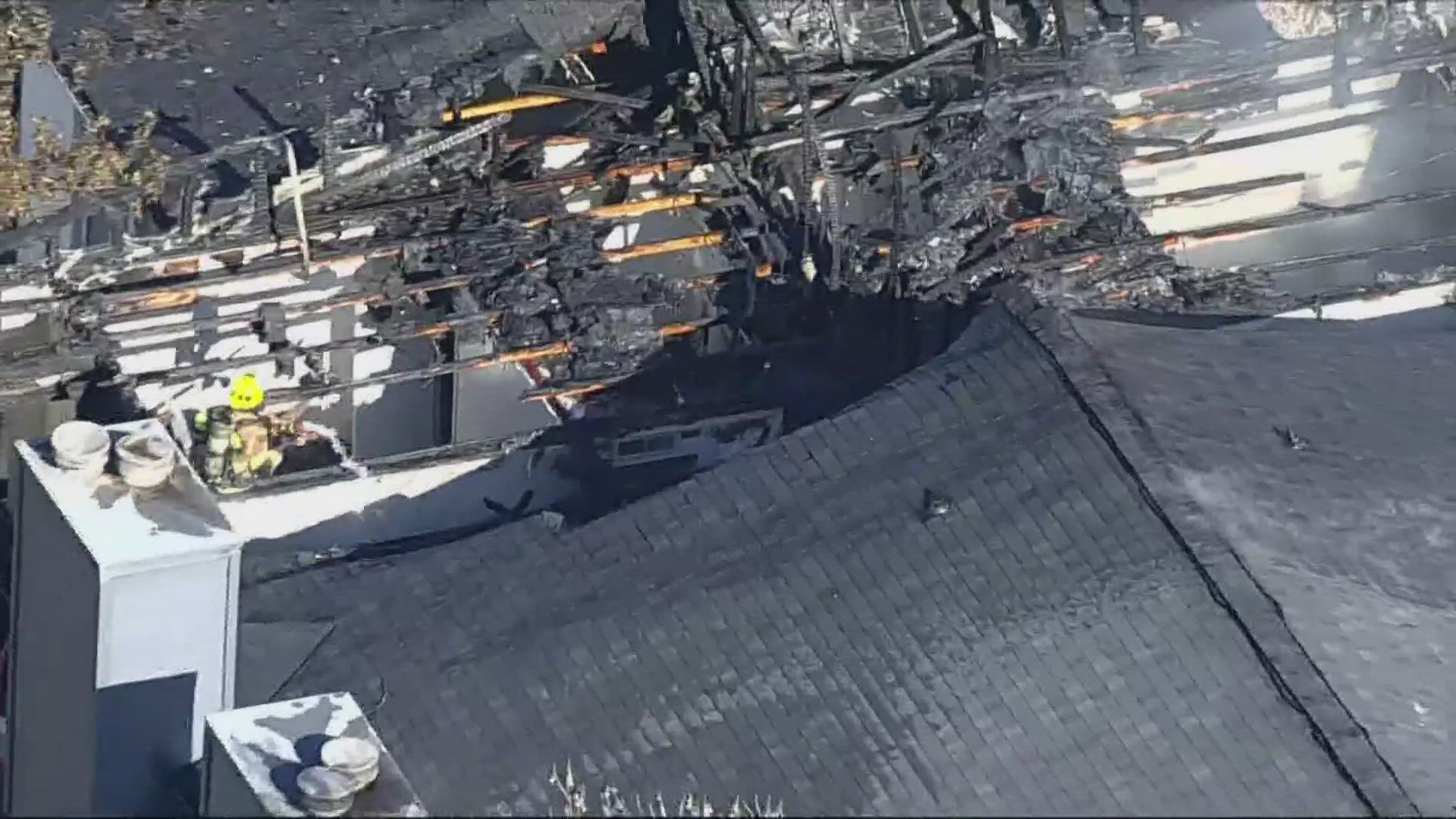 Fort Worth apartment fire leaves multiple residents displaced | wfaa.com