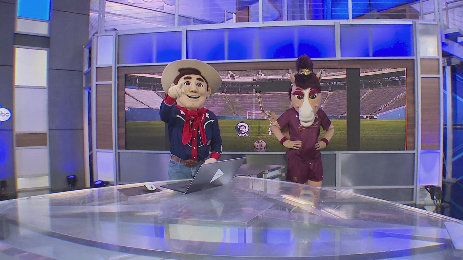 Dallas Trinity FC playing Club América Femenil during State Fair of ...