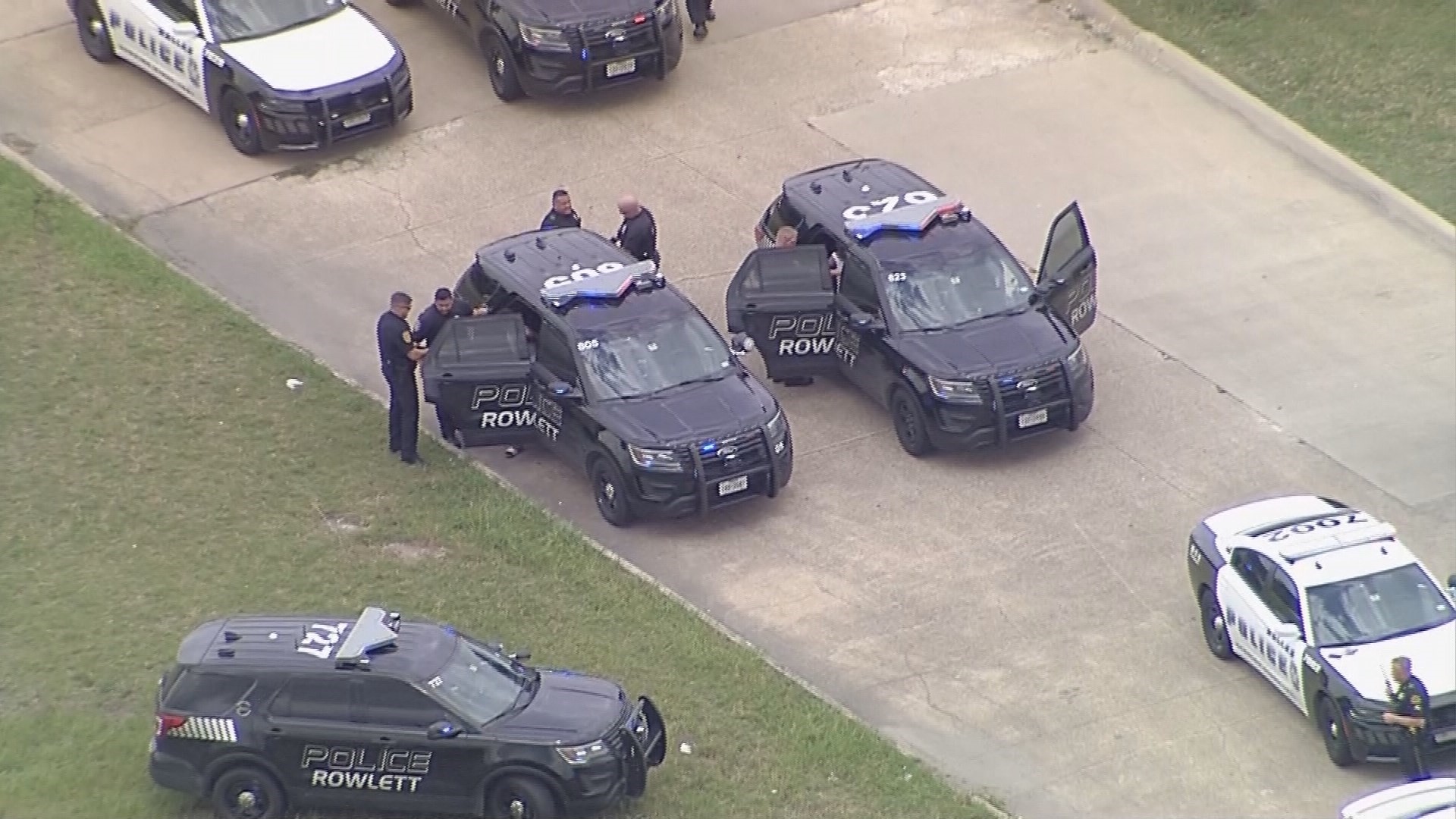 Two taken into custody after pursuit with Rowlett suspect | wfaa.com