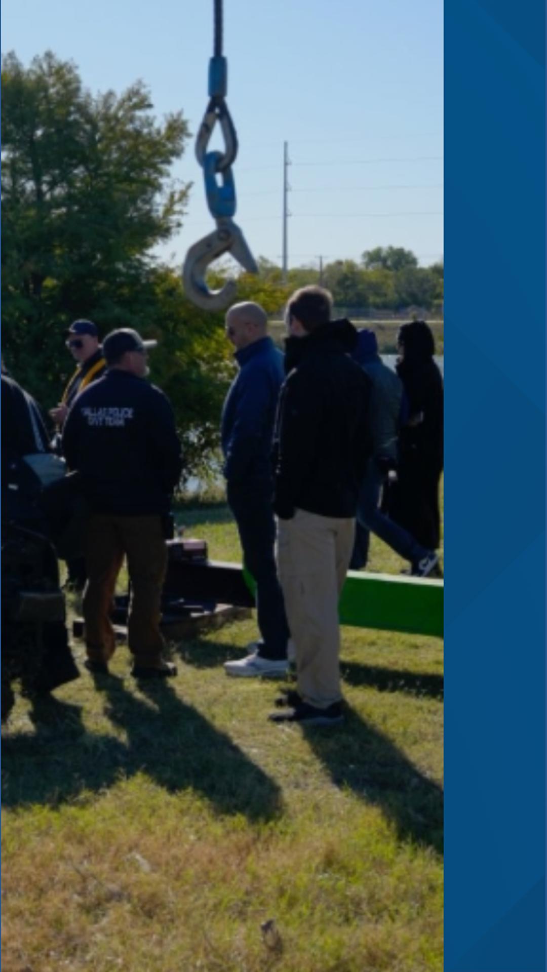 Dallas Police dive team pulls 8 cars from Fish Trap Lake in cleanup ...