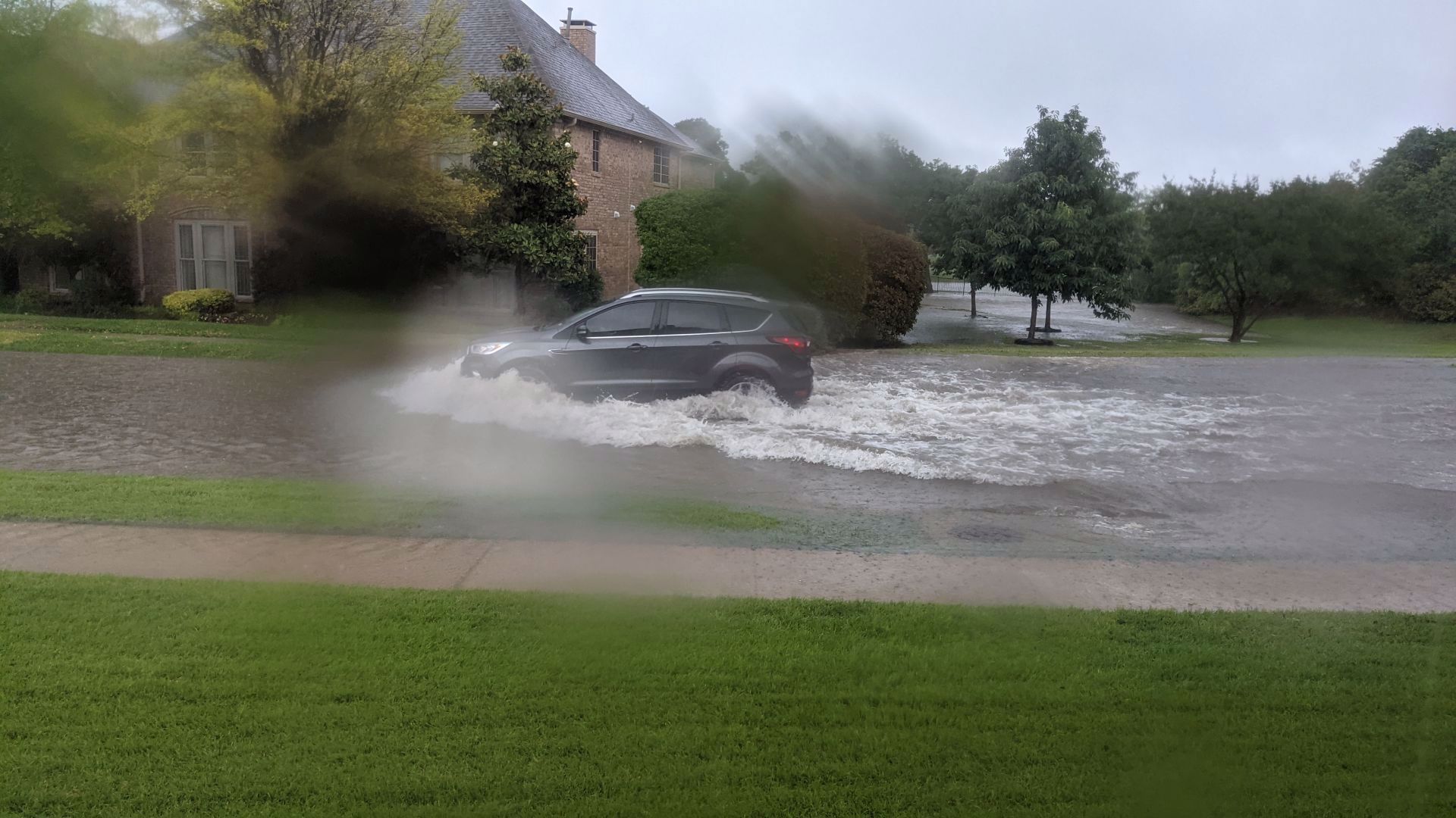 Dallas-Fort Worth storm damage, road closures, flooded roads | wfaa.com