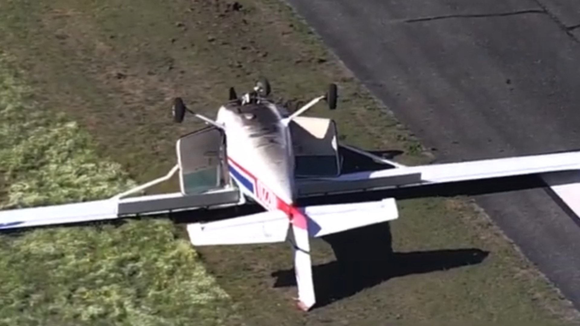 Terrell plane lands upside down near runway | wfaa.com