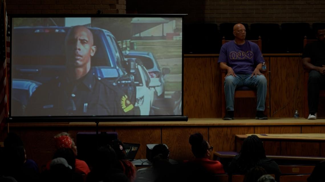 Paul Quinn College honors fallen DPD Officer Darron Burks | wfaa.com