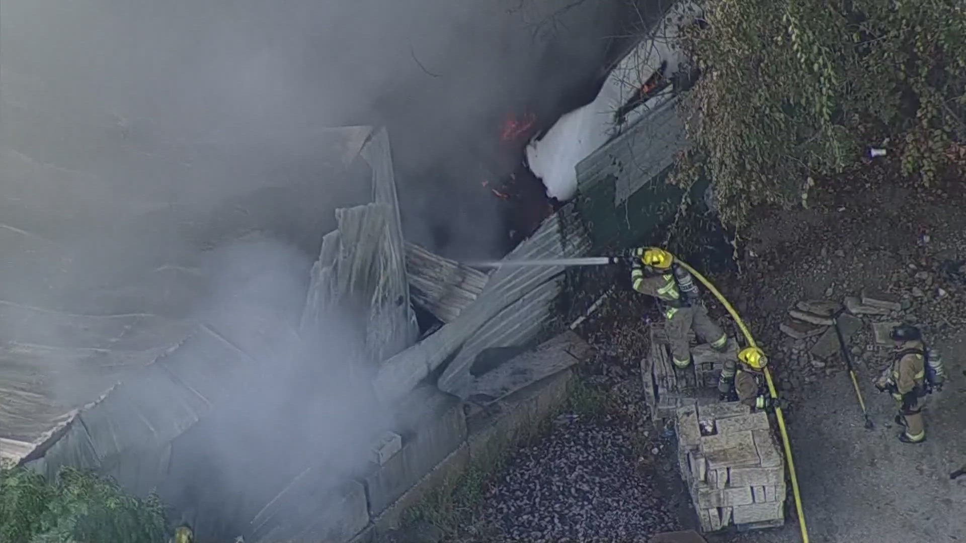 Large metal building on fire in Dallas | wfaa.com