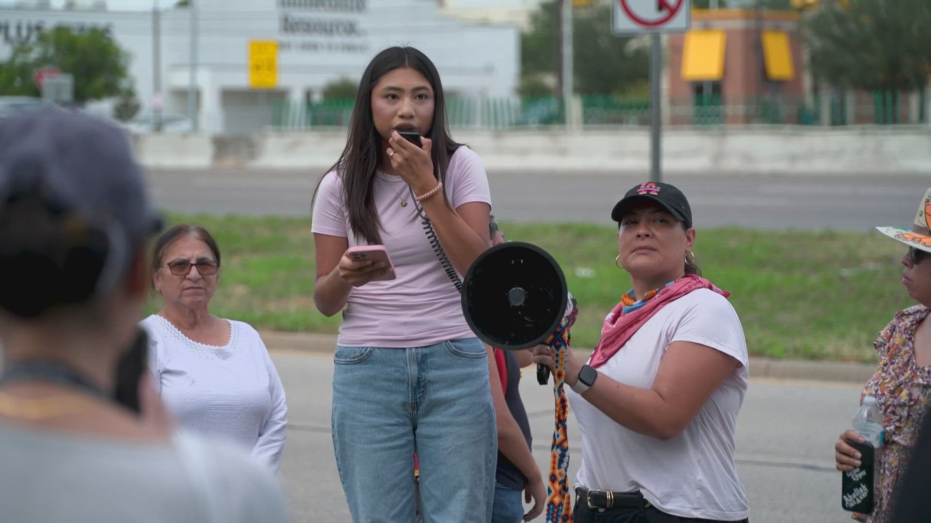 North Texans hold vigil outside of Dallas ICE facility | wfaa.com