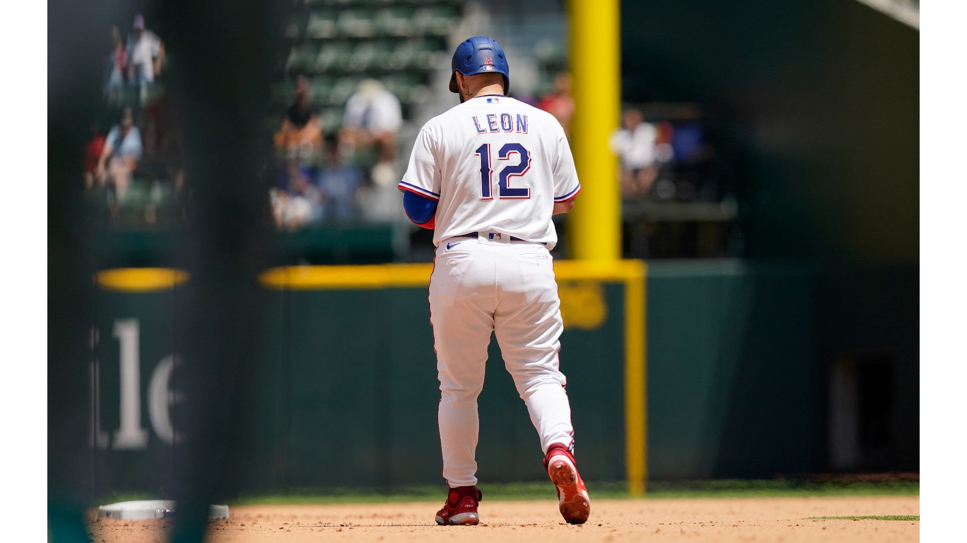 Why Texas Rangers Sandy León wears No. 12 | wfaa.com
