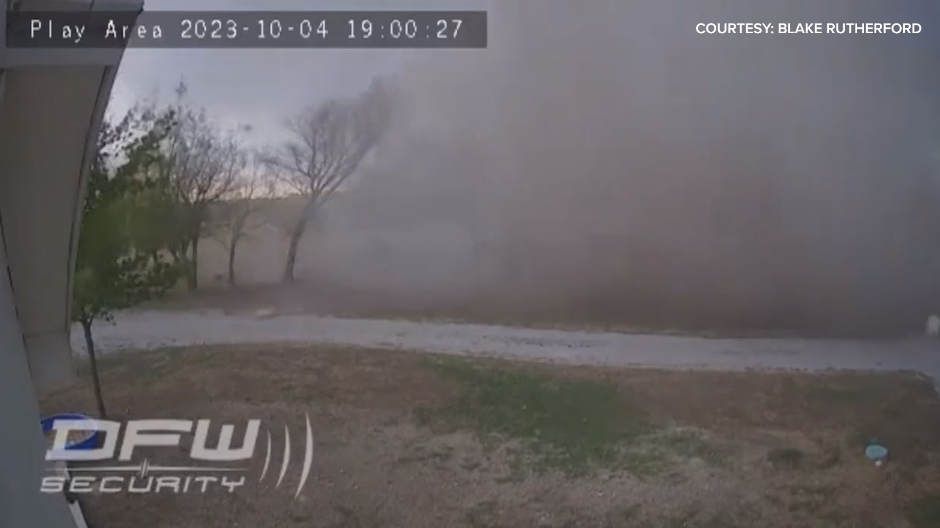 Strong winds kick up dust devil in Decatur, Texas | wfaa.com