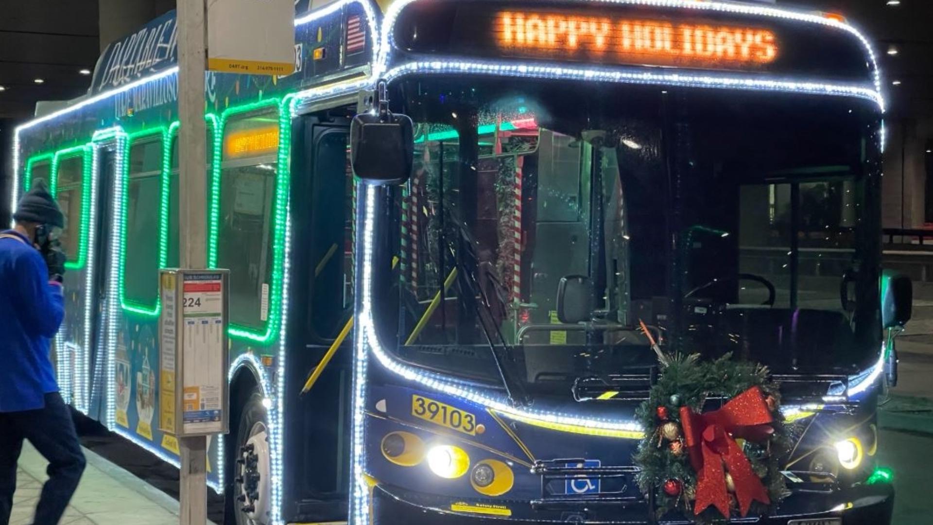 Winter-themed holiday bus, trains returns to North Texas | wfaa.com