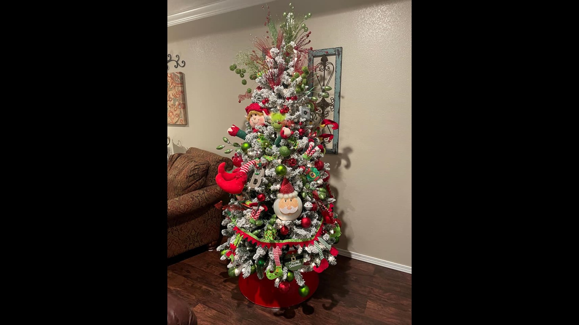 Your pictures: Flamingo Christmas tree, Whataburger Christmas tree ...