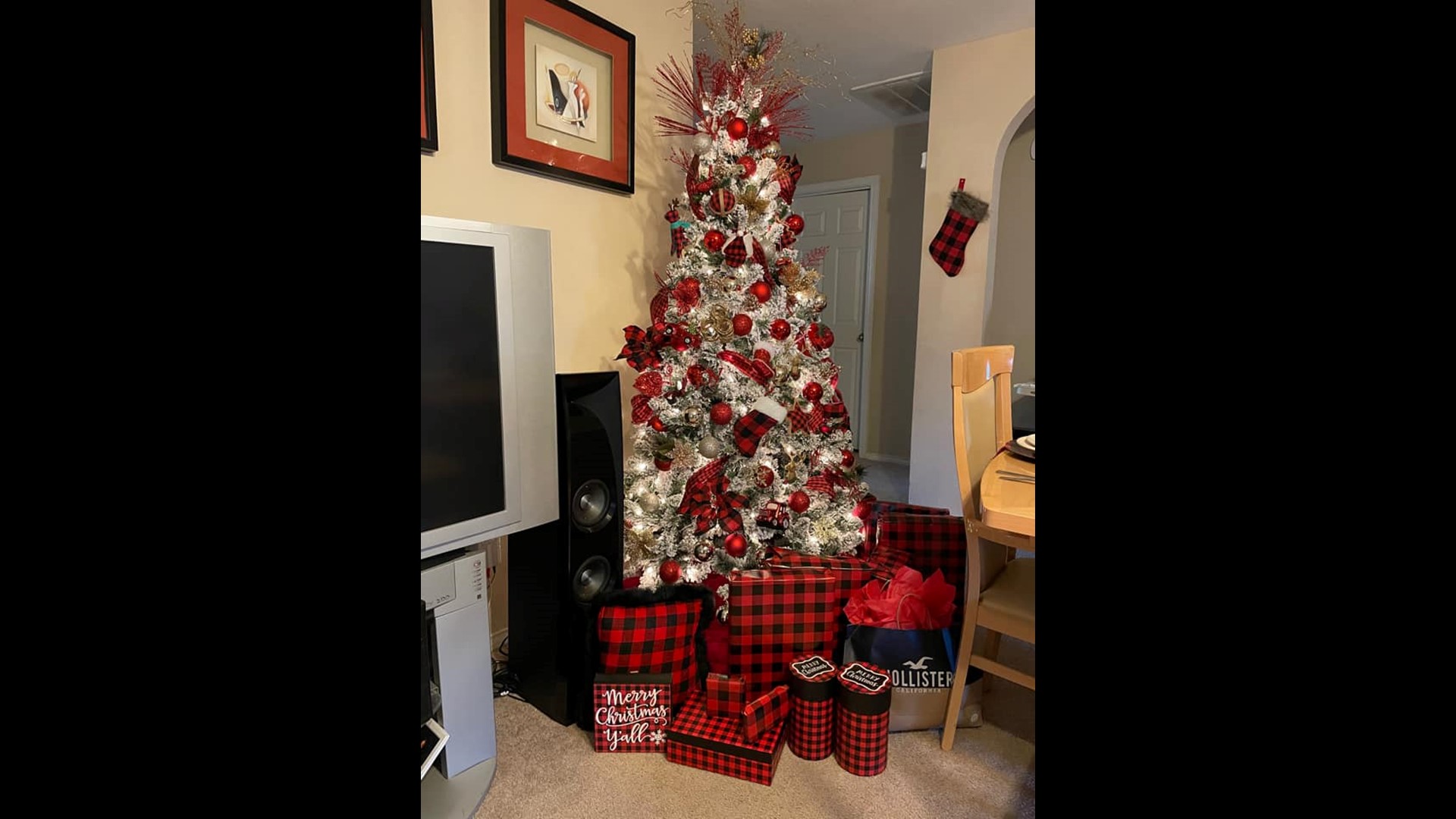 Your pictures: Flamingo Christmas tree, Whataburger Christmas tree ...