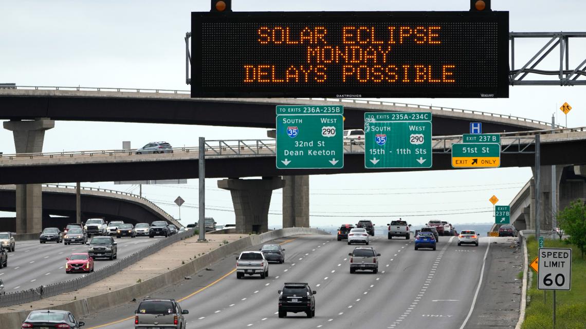 Small town businesses embrace total solar eclipse crowd, come rain or ...