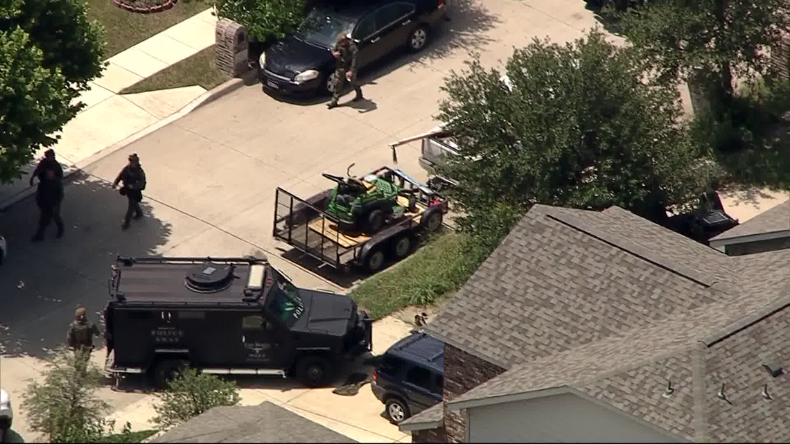 Fort Worth SWAT situation: Suspect fires at officers from home | wfaa.com