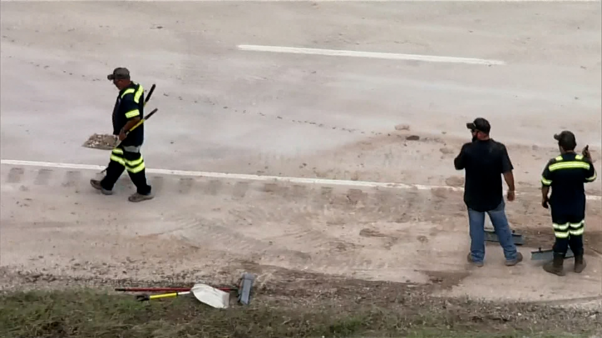 Coin spill shuts down North Texas highway after semi-truck overturns ...