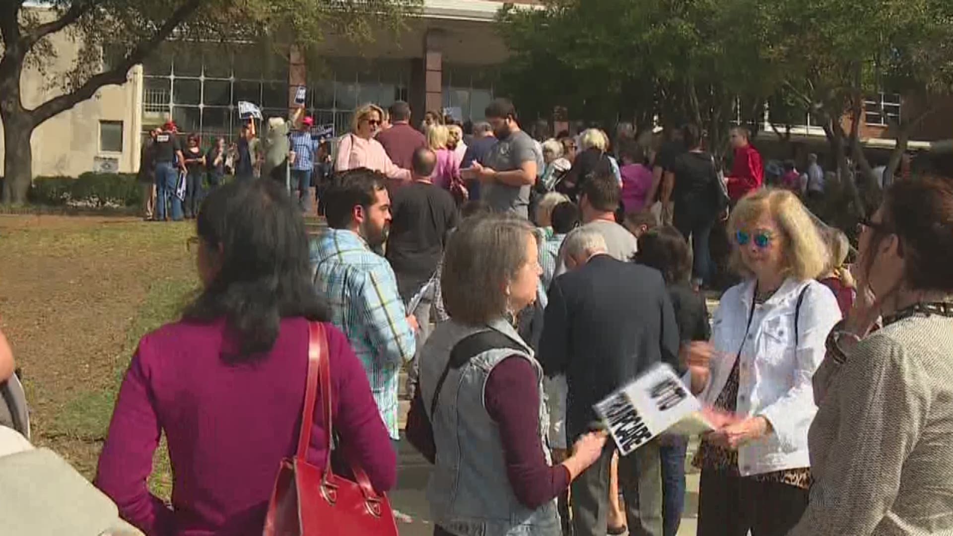 Raucous town hall crowd often drowns out Texas congressman | wfaa.com