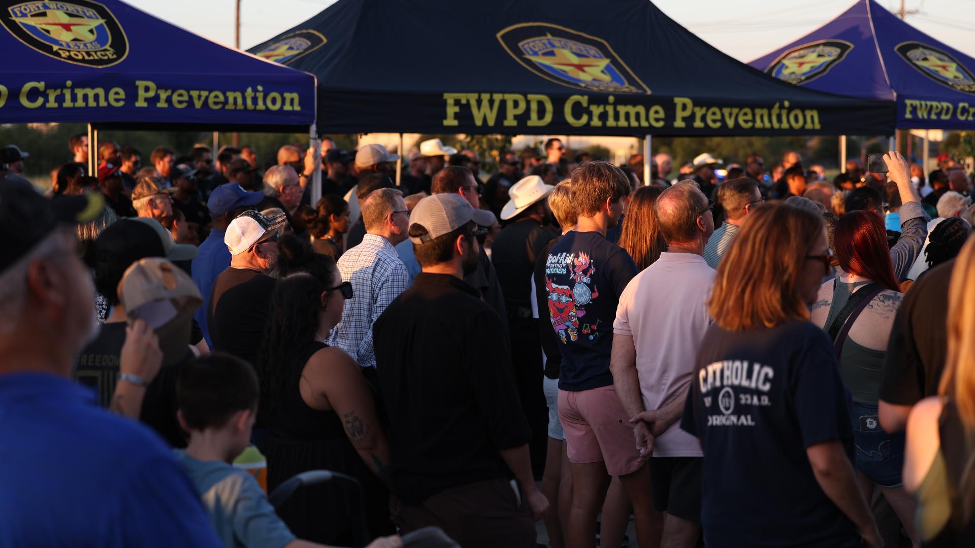 Fallen Fort Worth officer remembered at vigil on his birthday | wfaa.com