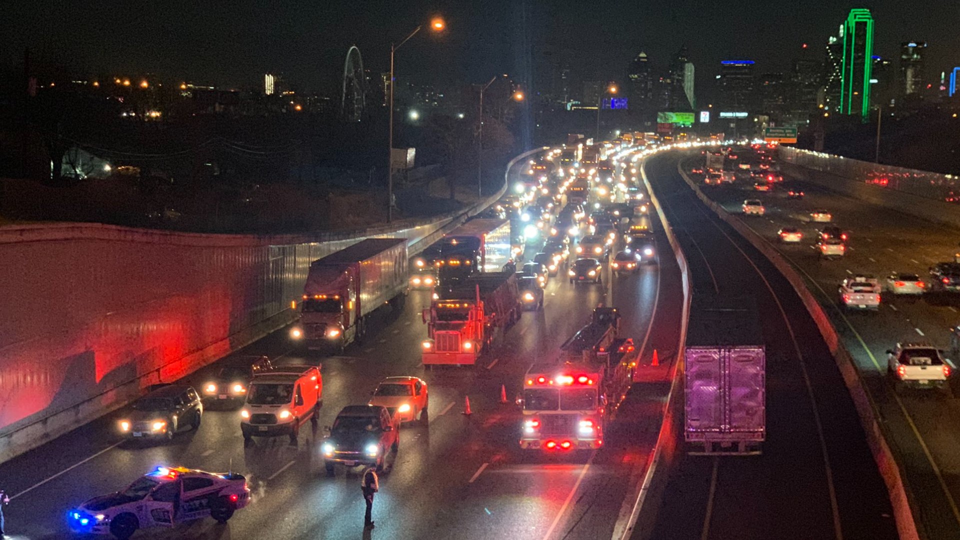 Dallas I-30 crash at Edgefield: Westbound lanes shut down | wfaa.com