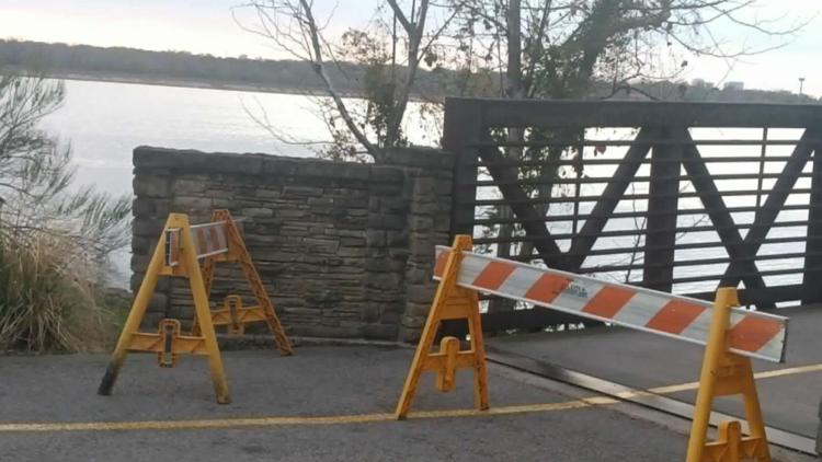 Part of White Rock Lake Trail remains closed due to sinkhole, city says ...