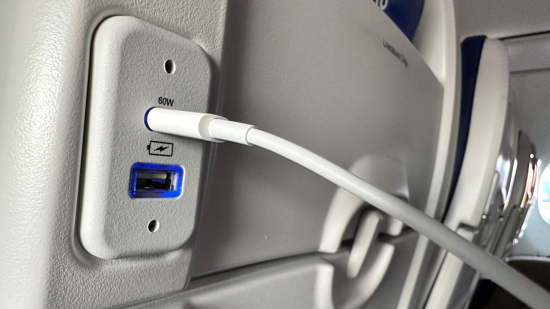 Southwest Airlines adds in-seat power charging ports on 737 | wfaa.com