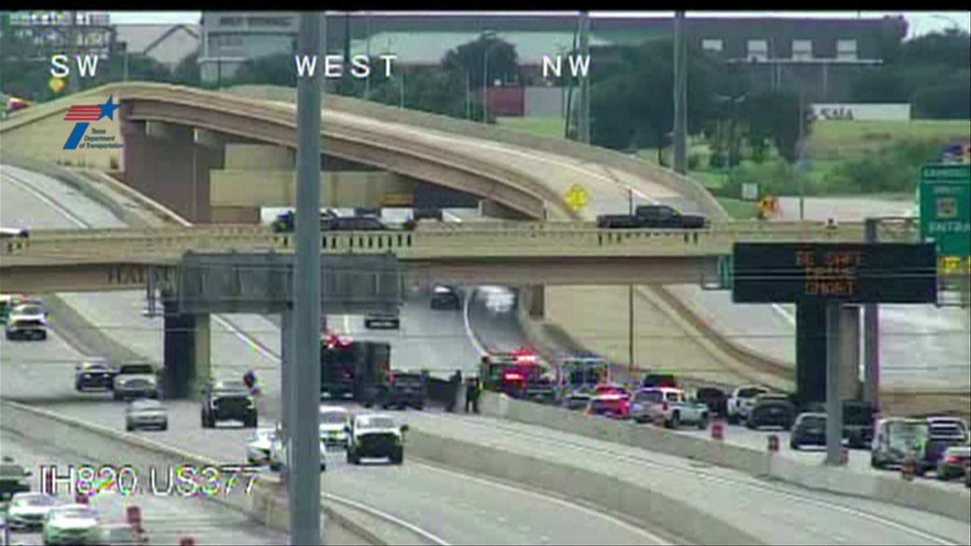 Suspect jumps off I-820 overpass after stolen vehicle pursuit ...