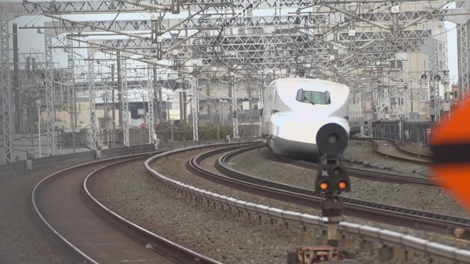 Dallas-Fort Worth bullet train gets pushback from Hunt Realty ...