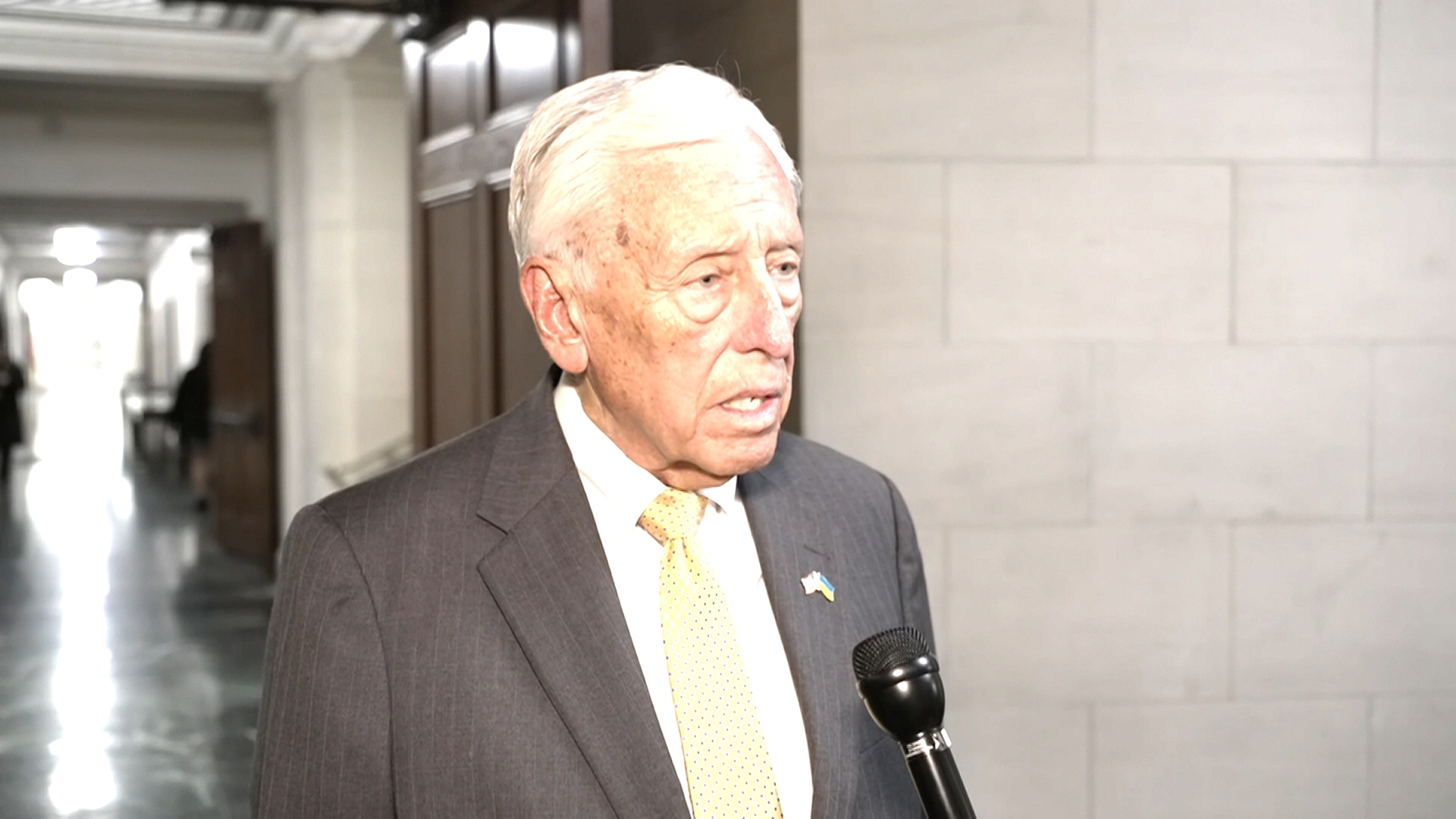 Former House majority leader supports giving Senate ethics report on ...