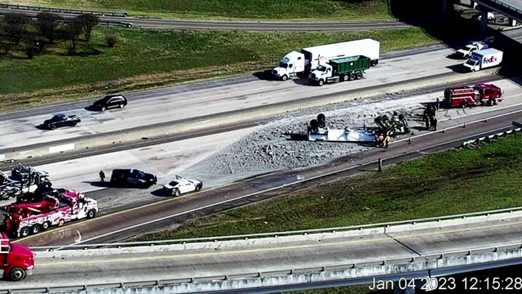 Dallas crash: I-45 traffic blocked by overturned truck | wfaa.com