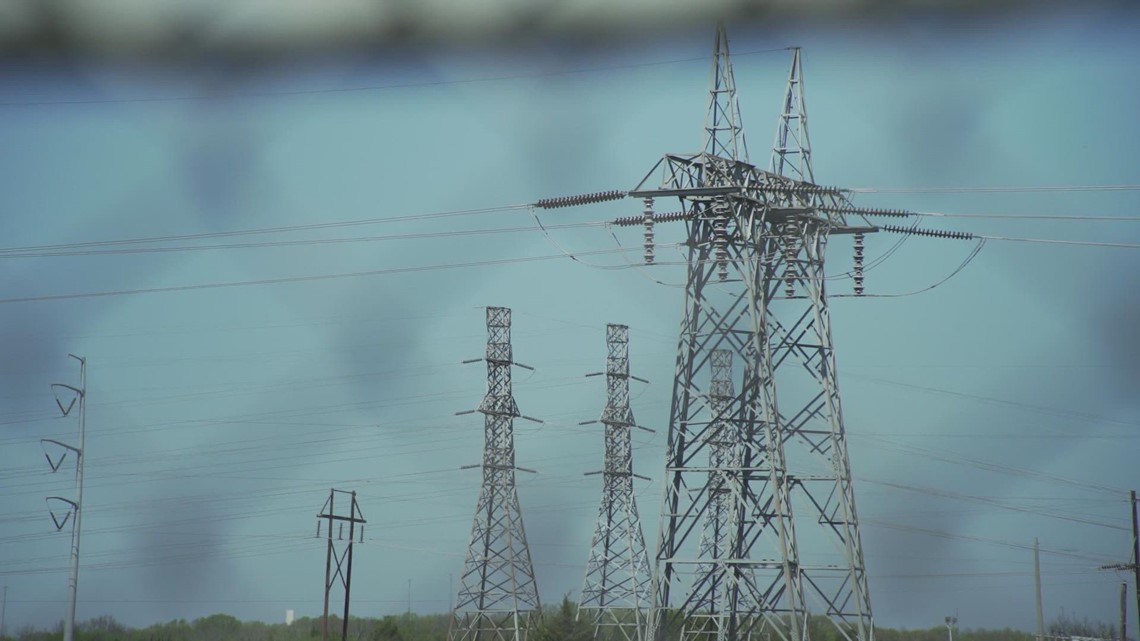DFW severe weather updates: Power outages, schools, flights | wfaa.com