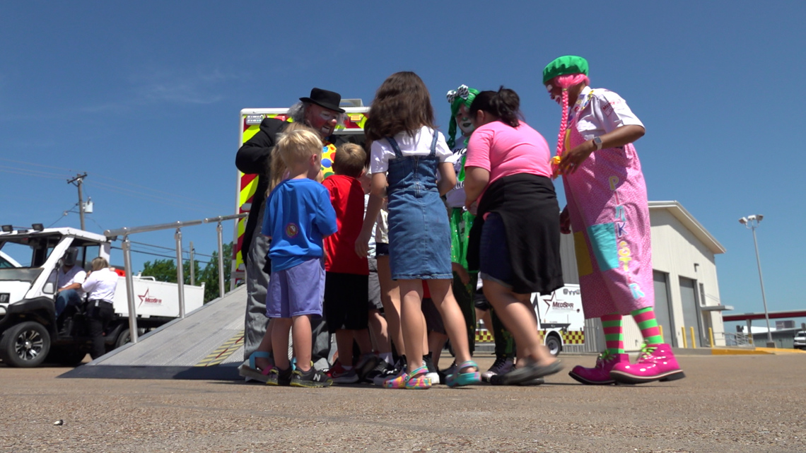 Medstar safety clowns help kids get comfortable calling 911 | wfaa.com