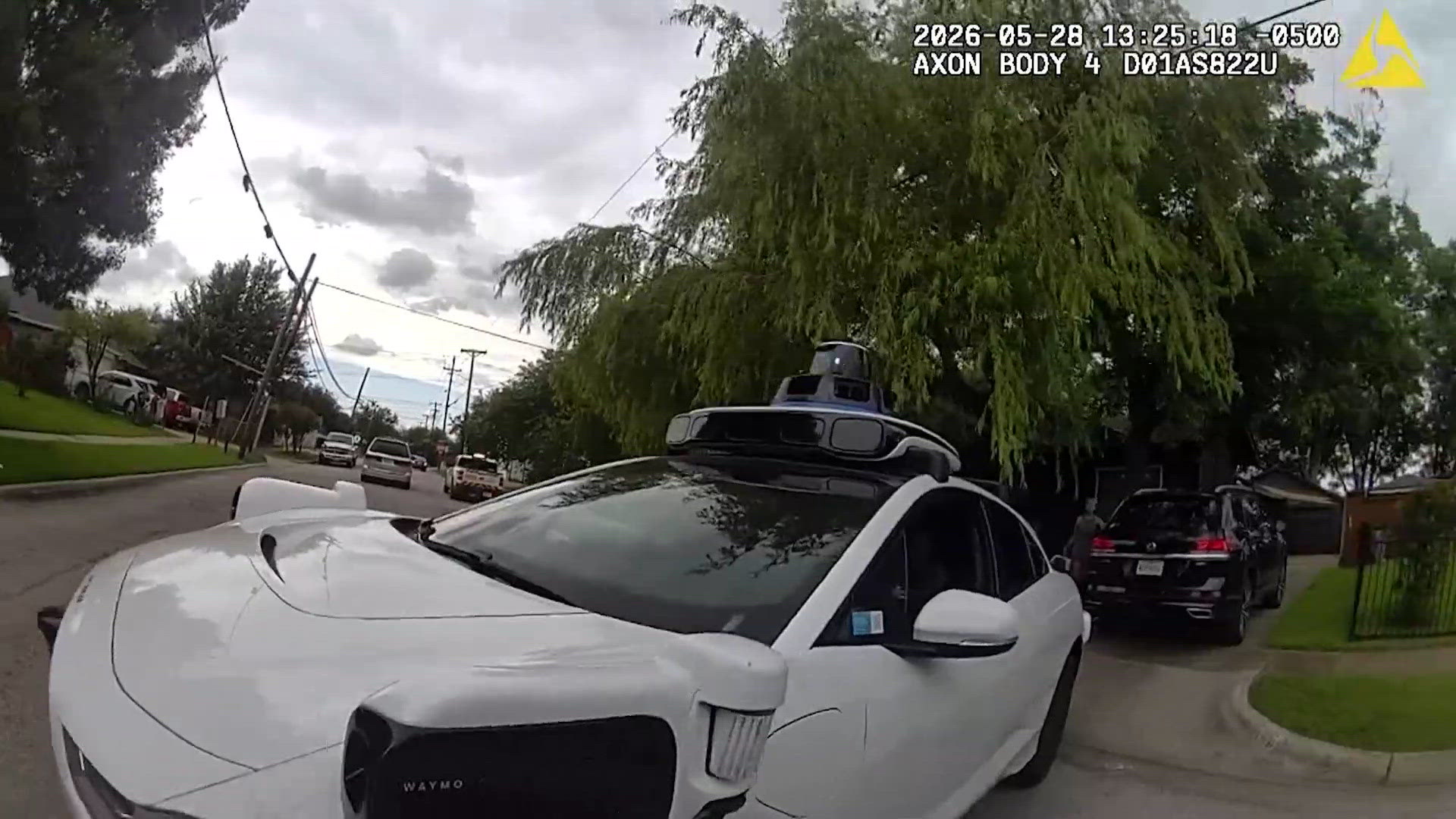 VIDEO: Waymo vehicle blocks first responders on road following Oak ...