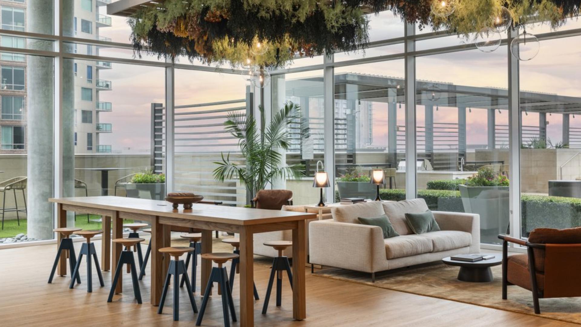 3700M Uptown high-rise threatened with foreclosure | wfaa.com