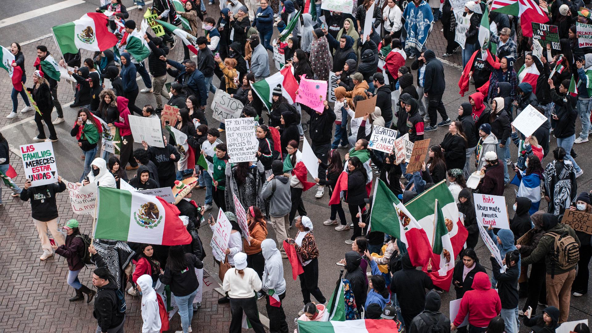 Hundreds protest Trump's immigration policies in Dallas | wfaa.com