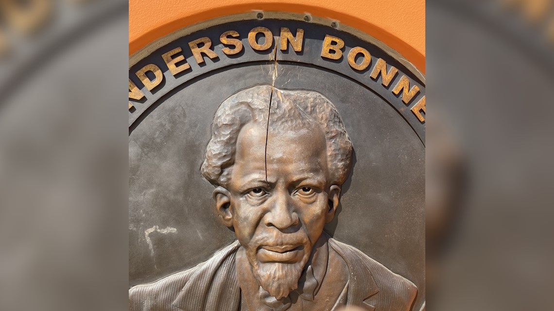 Dallas former slave Anderson Bonner sculpture vandalized | wfaa.com