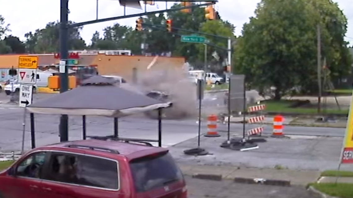 VIDEO: Crash at intersection injures two adults, six children in ...