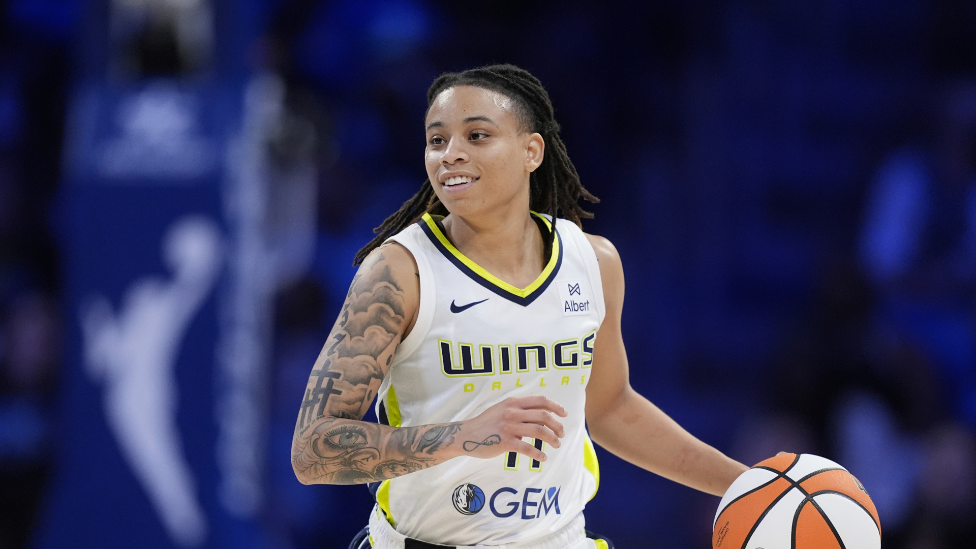 Rebecca Allen leads Sky past Wings with 27 points | wfaa.com