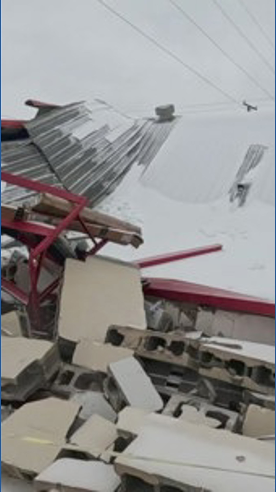 Roofs collapsing under weight of snow, sleet in Gainesville, Texas ...