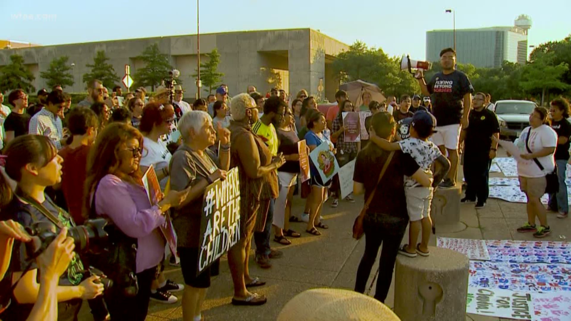 'These are lives:' Rally held to voice anger about missing immigrant ...