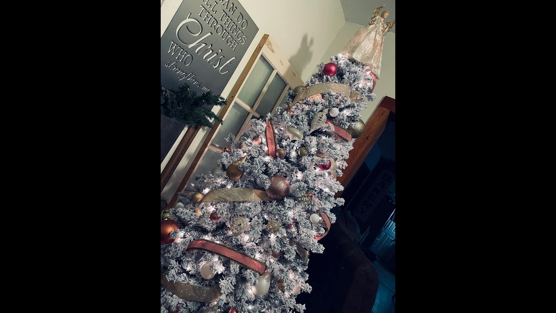 Your pictures: Flamingo Christmas tree, Whataburger Christmas tree ...