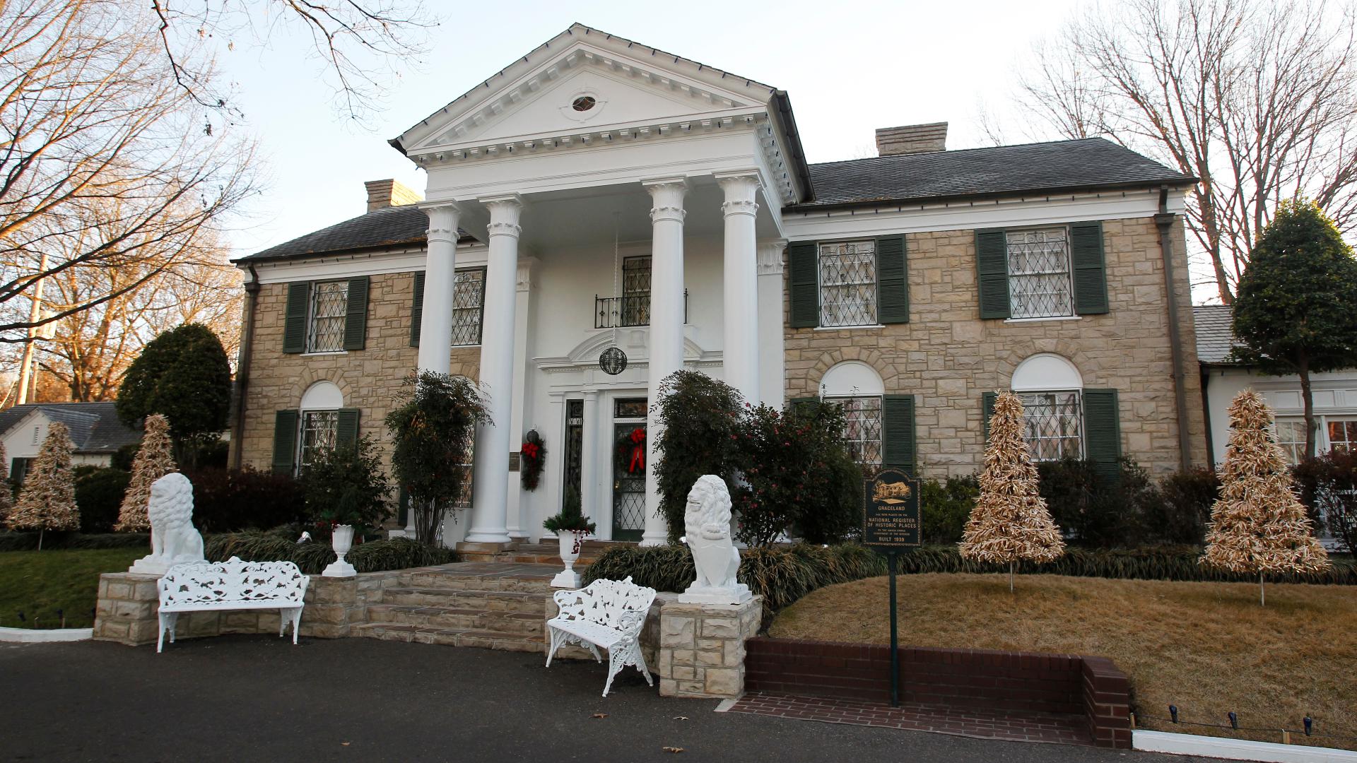 Woman charged with leading scheme to sell Graceland sentenced | wfaa.com