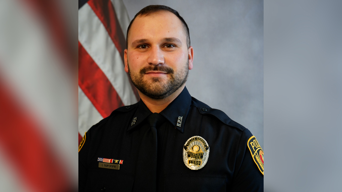 Officer saves suspected drunk driver from burning car after being hit ...