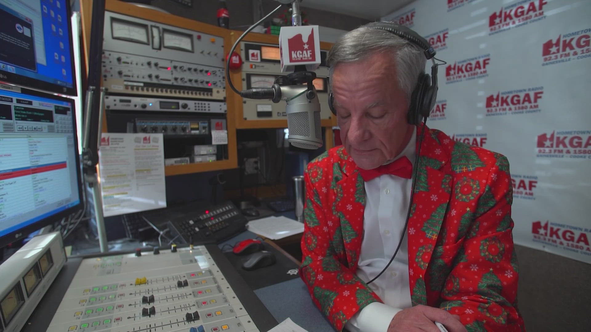 Texas radio station's 'Secret Santas' deliver thousands of cash — and ...