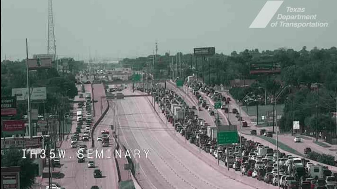 Southbound lanes of IH-35 W in Fort Worth shut down | wfaa.com